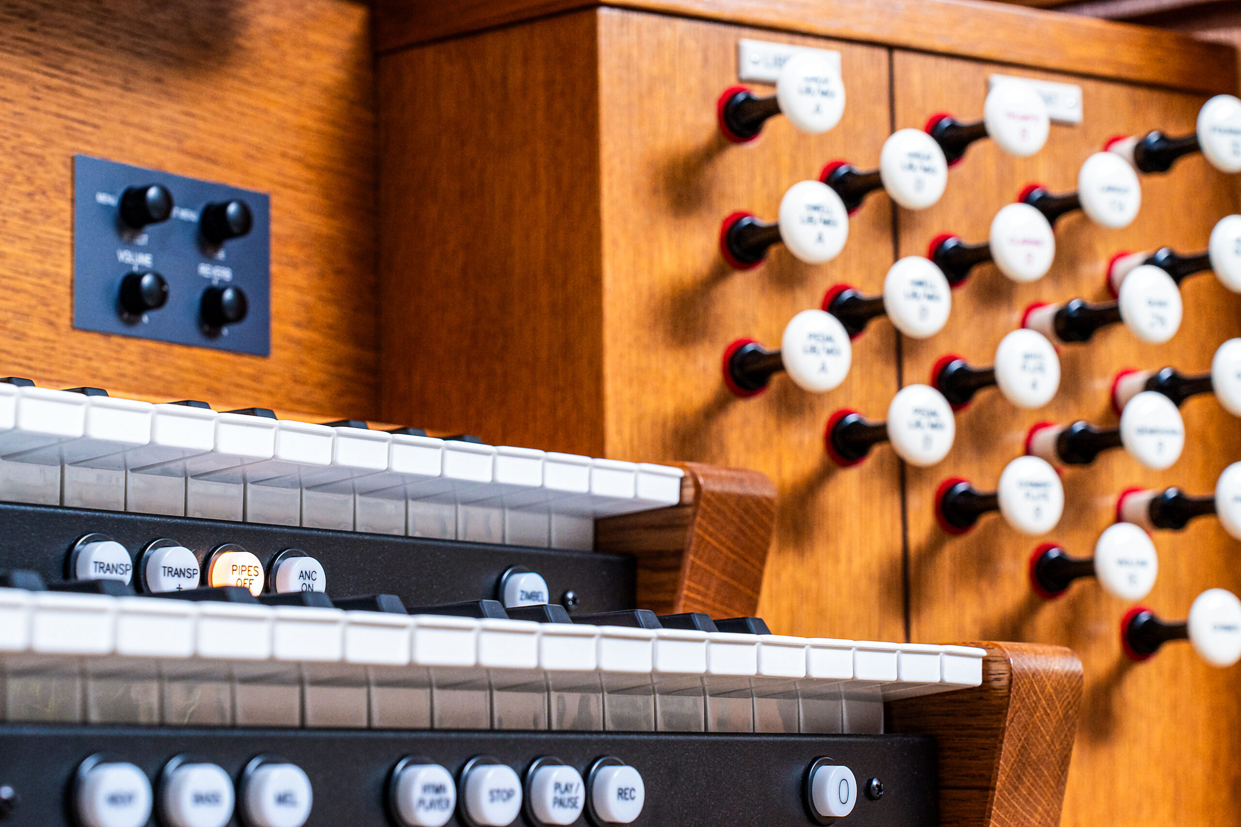 Rodgers Imagine 239LTi - 2-Manual Lighted Drawknob Organ Console - With ...