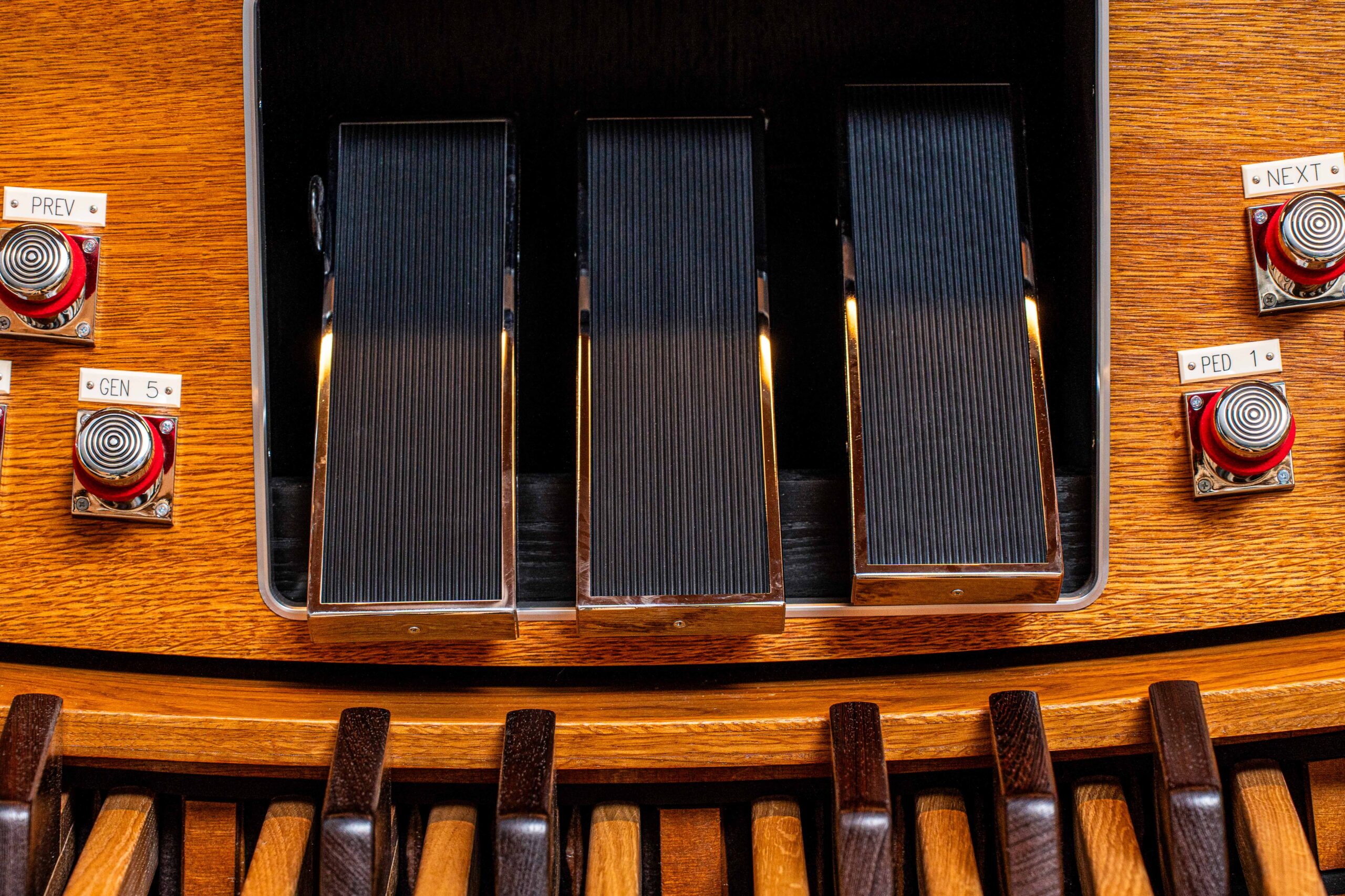Rodgers Imagine 239LTi - 2-Manual Lighted Drawknob Organ Console - With ...